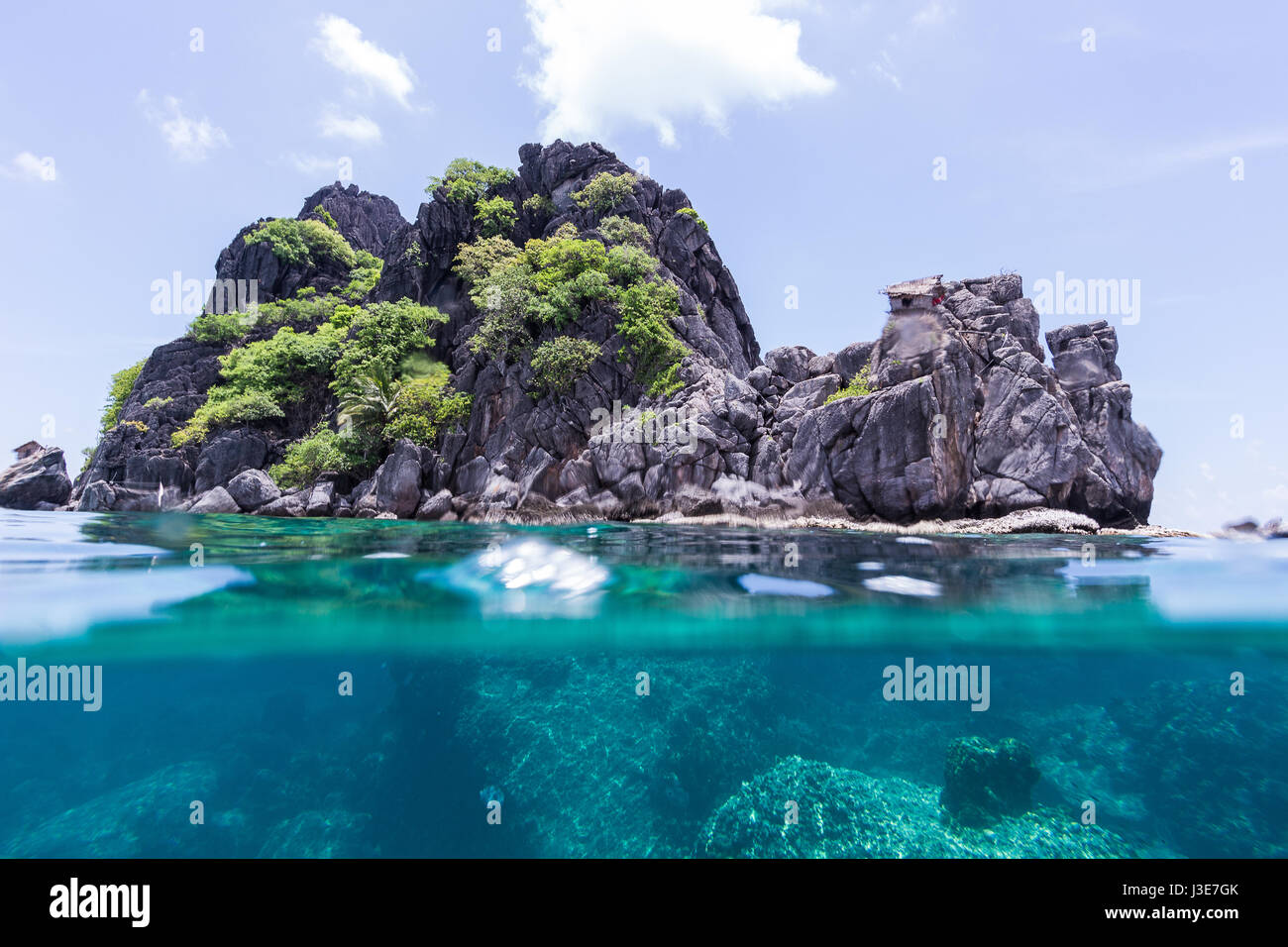 Over-Under Underwater Photo of island and under the sea Stock Photo - Alamy