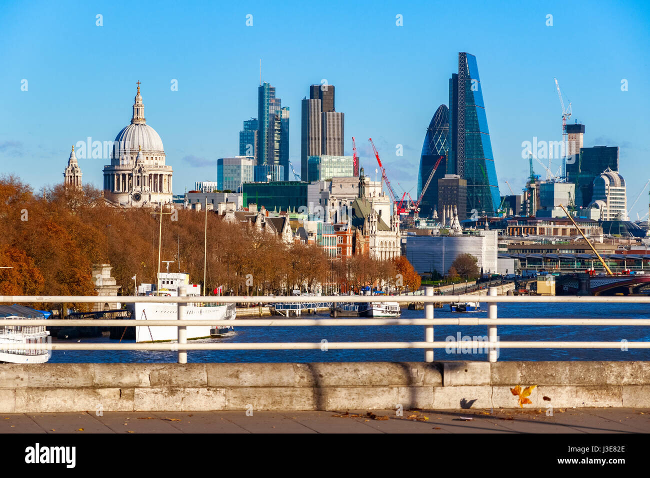 Waterloo bridge skyline london hi-res stock photography and images - Alamy
