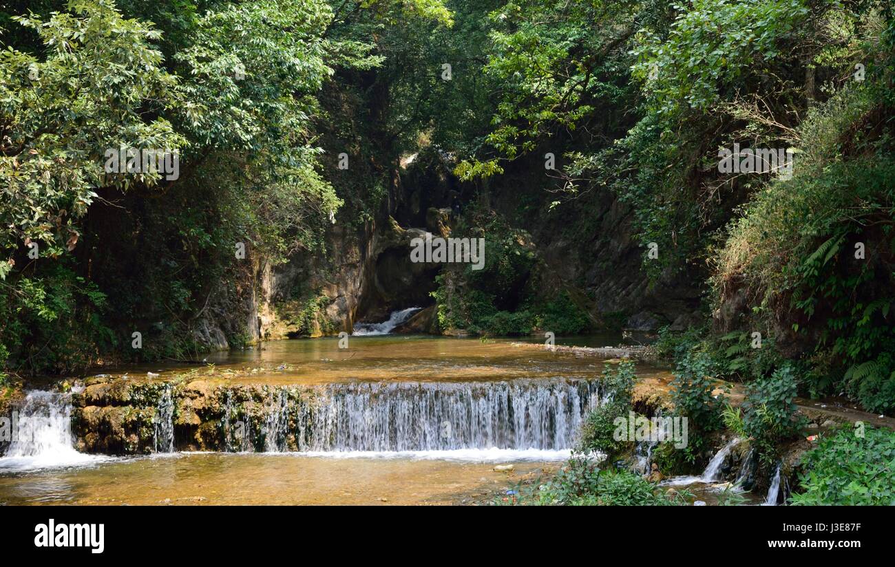 Kempty waterfall, Mussorie India Stock Photo - Alamy