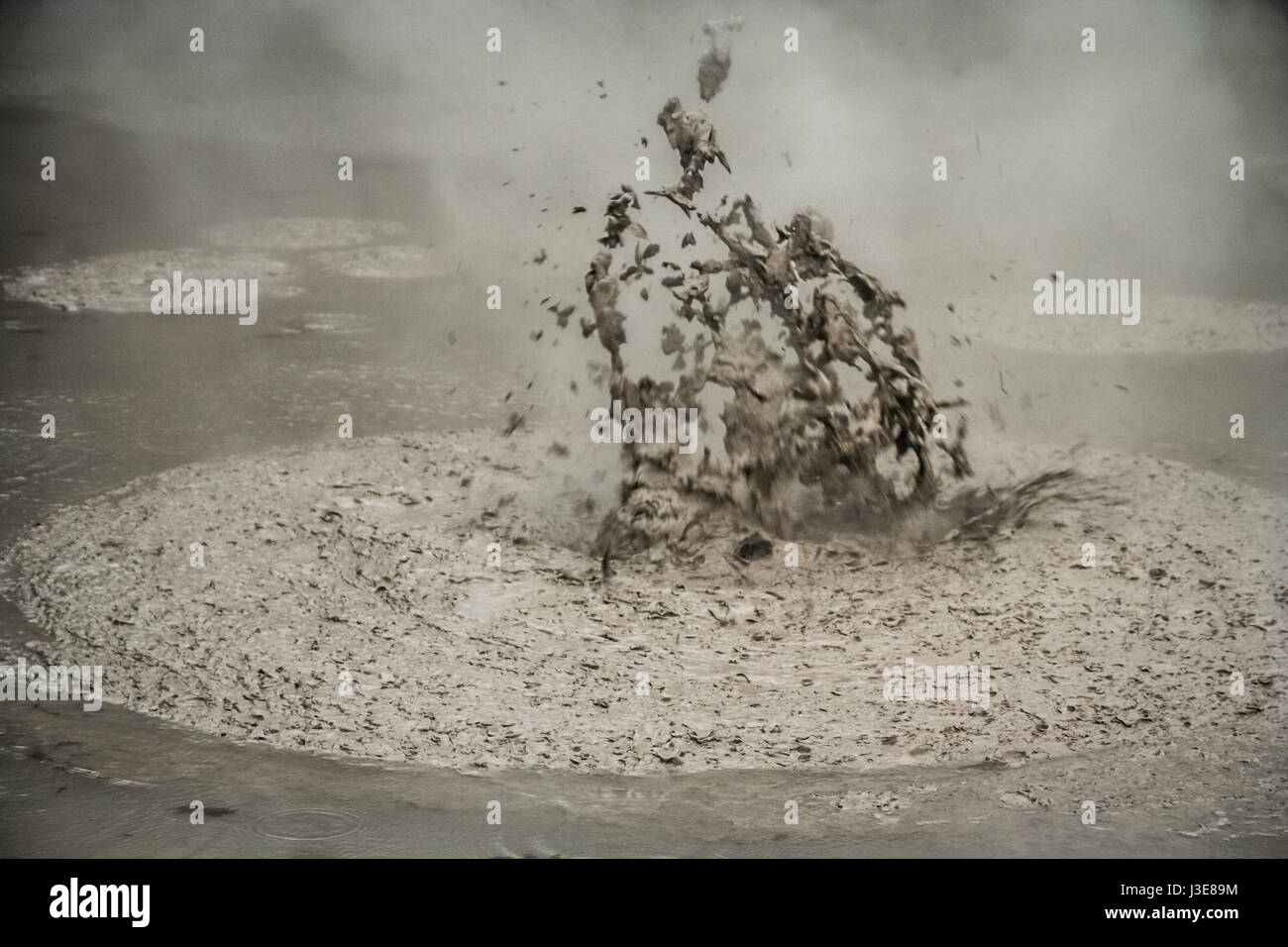 Bubbling mud pools in Wai-O-Tapu Geothermal Wonderland, Rotorua, New ...
