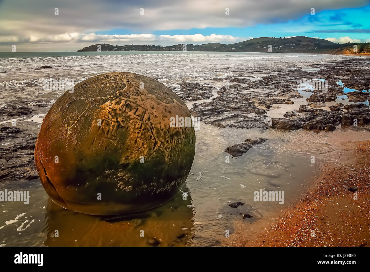 Moeraki boulder on the beach during low tide, Moeraki, New Zealand ...