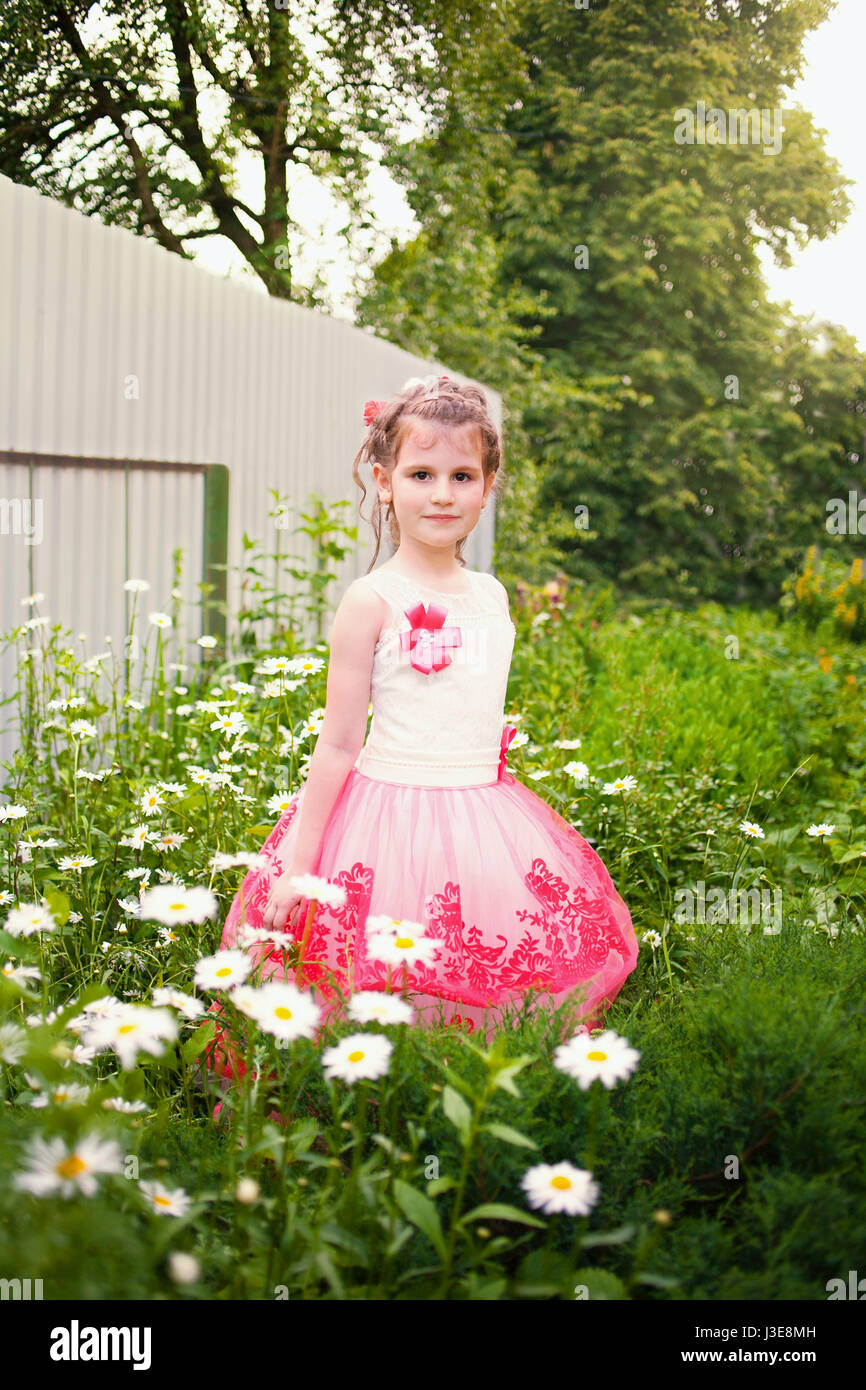 portrait of smiling beautiful small girl outdoor Stock Photo - Alamy