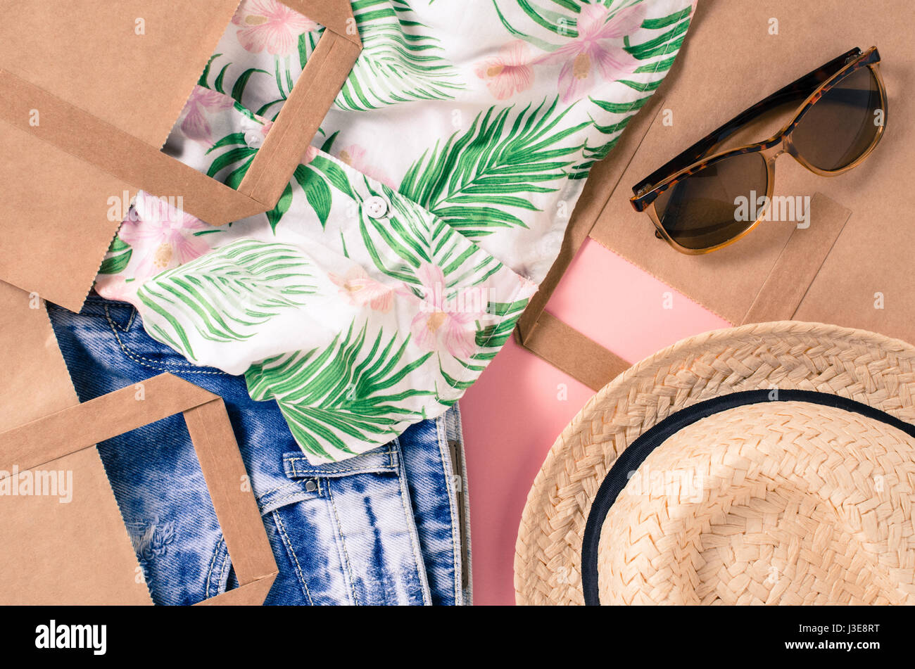 Paper clothes fashion hi-res stock photography and images - Alamy