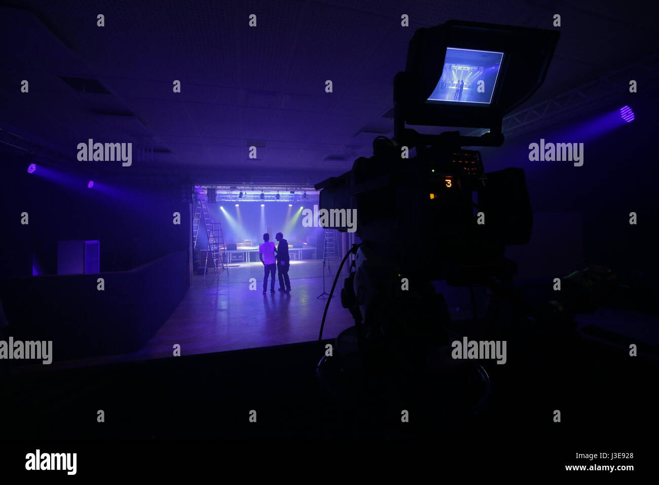 Concert tv hi-res stock photography and images - Alamy