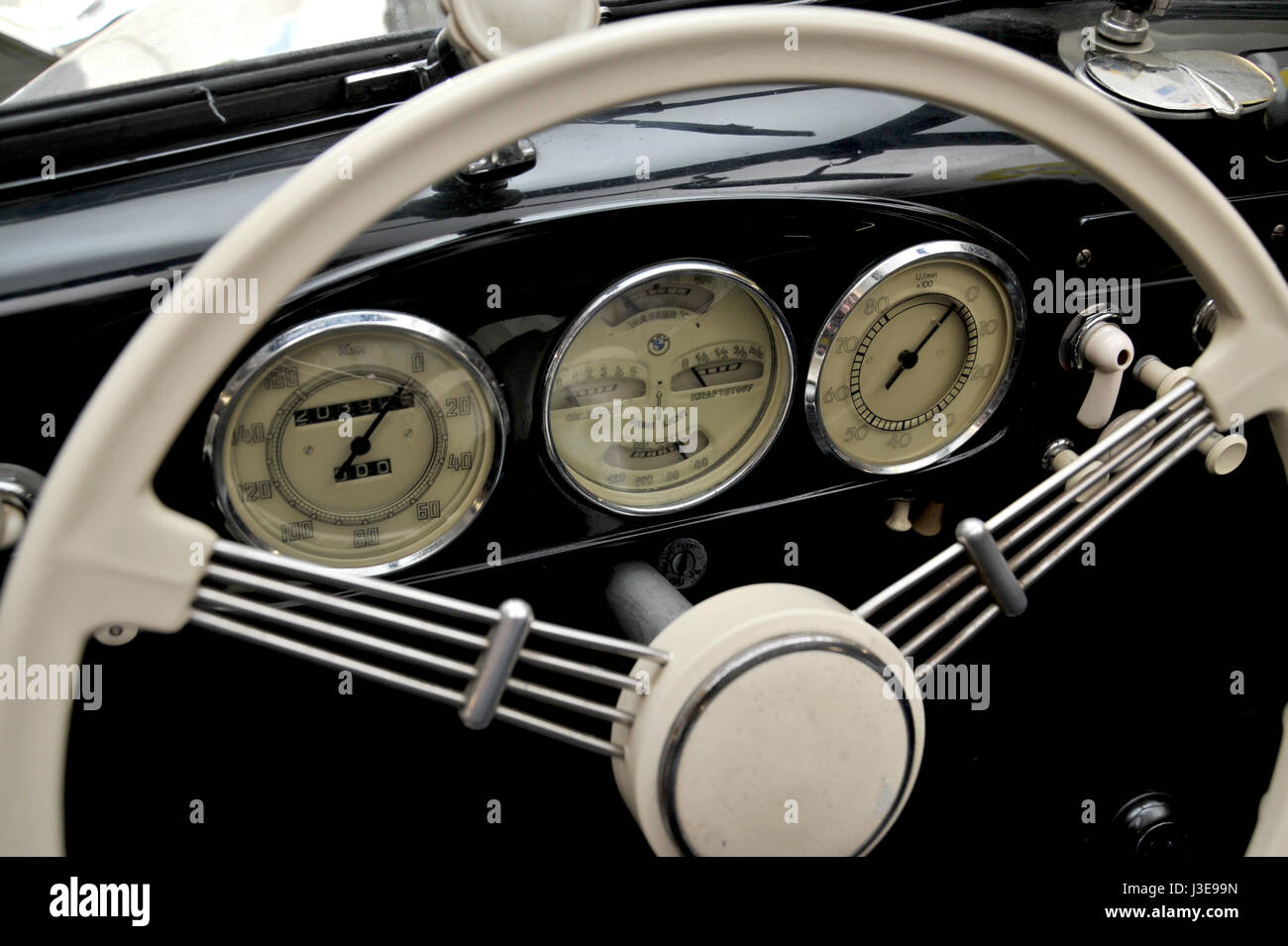 Streamline car 1930s hi-res stock photography and images - Alamy