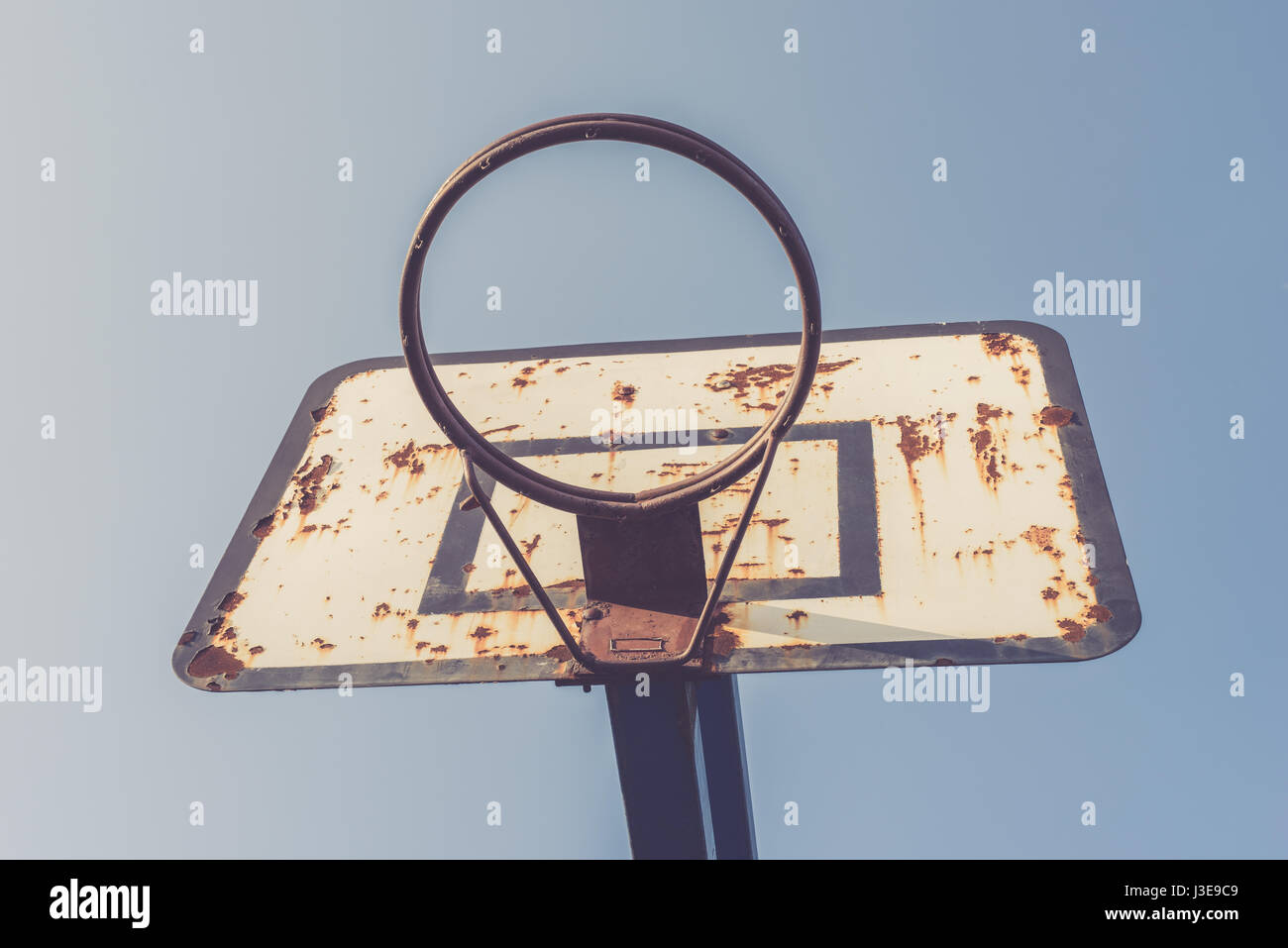 Basketball hoop vintage retro hi-res stock photography and images - Alamy