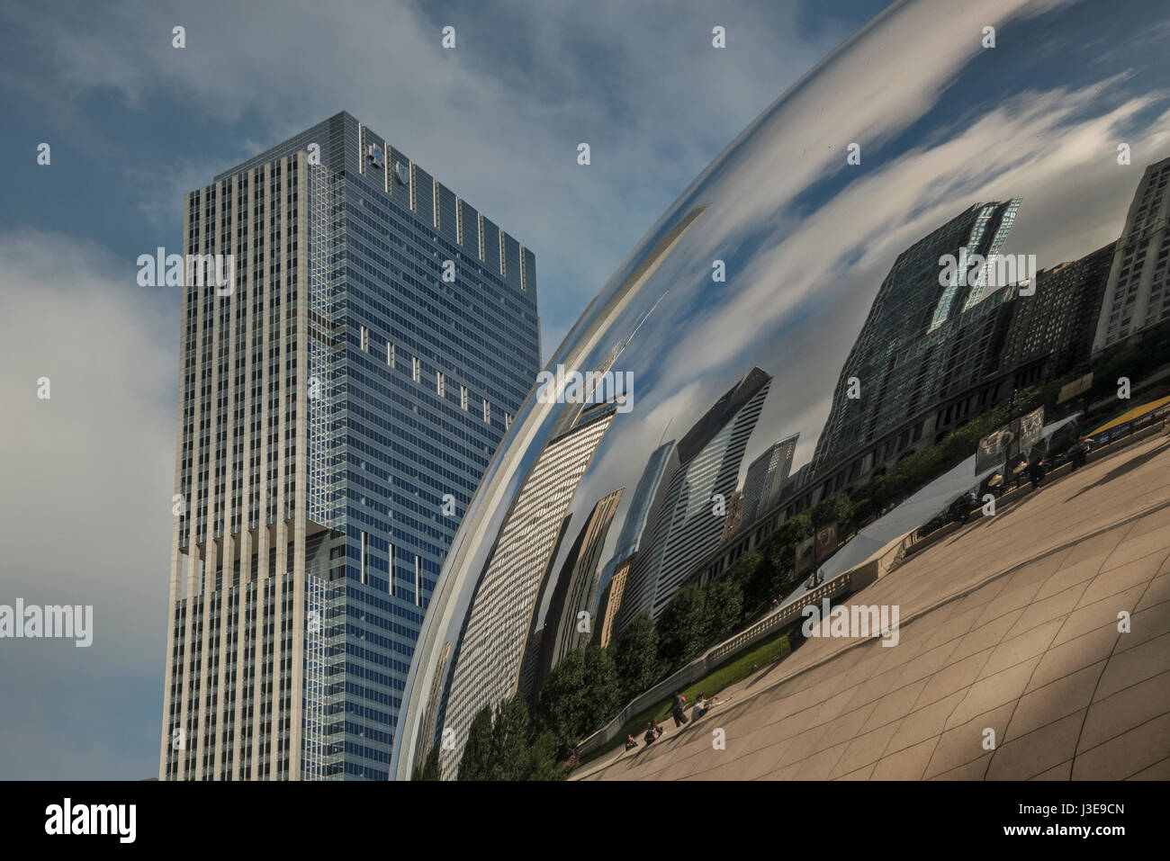 Scenic view of The Bean at Millenium Park, buildings reflections and ...
