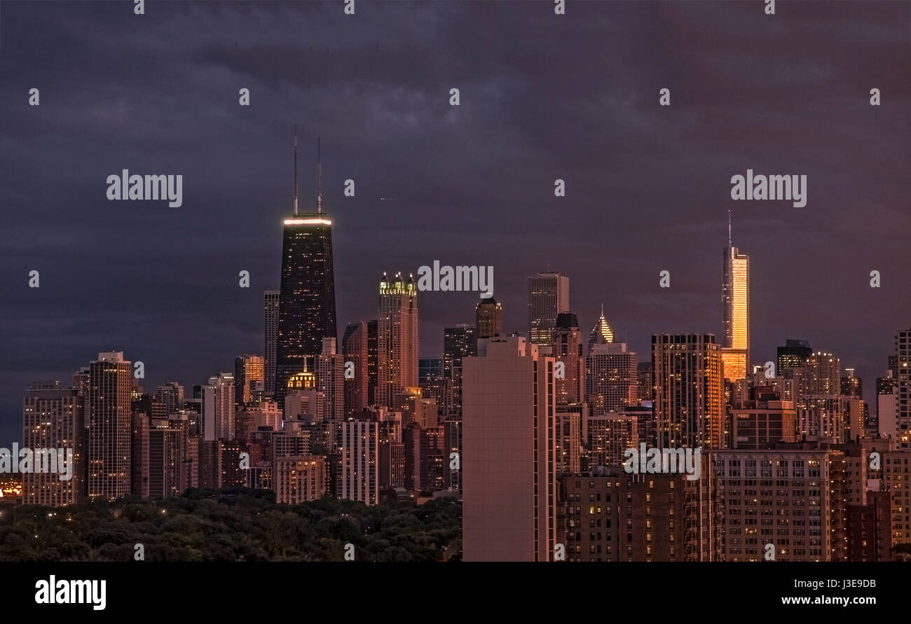 Chicago skyline sunset hi-res stock photography and images - Alamy
