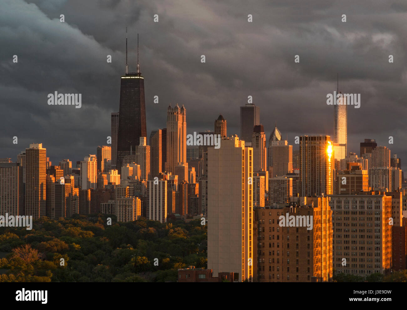 Chicago skyline sunset hi-res stock photography and images - Alamy