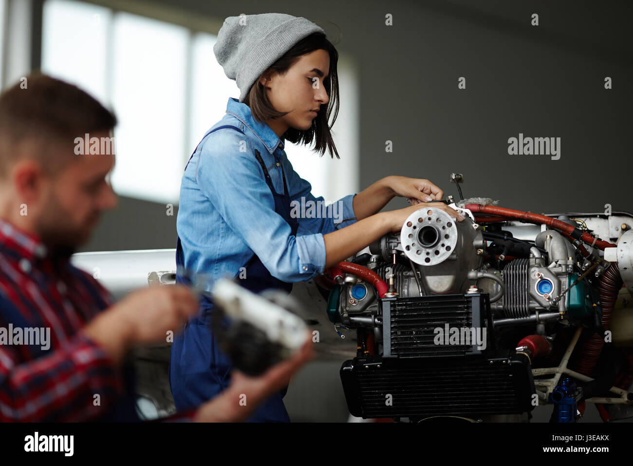 Mechanic engine maintenance aircraft hi-res stock photography and ...