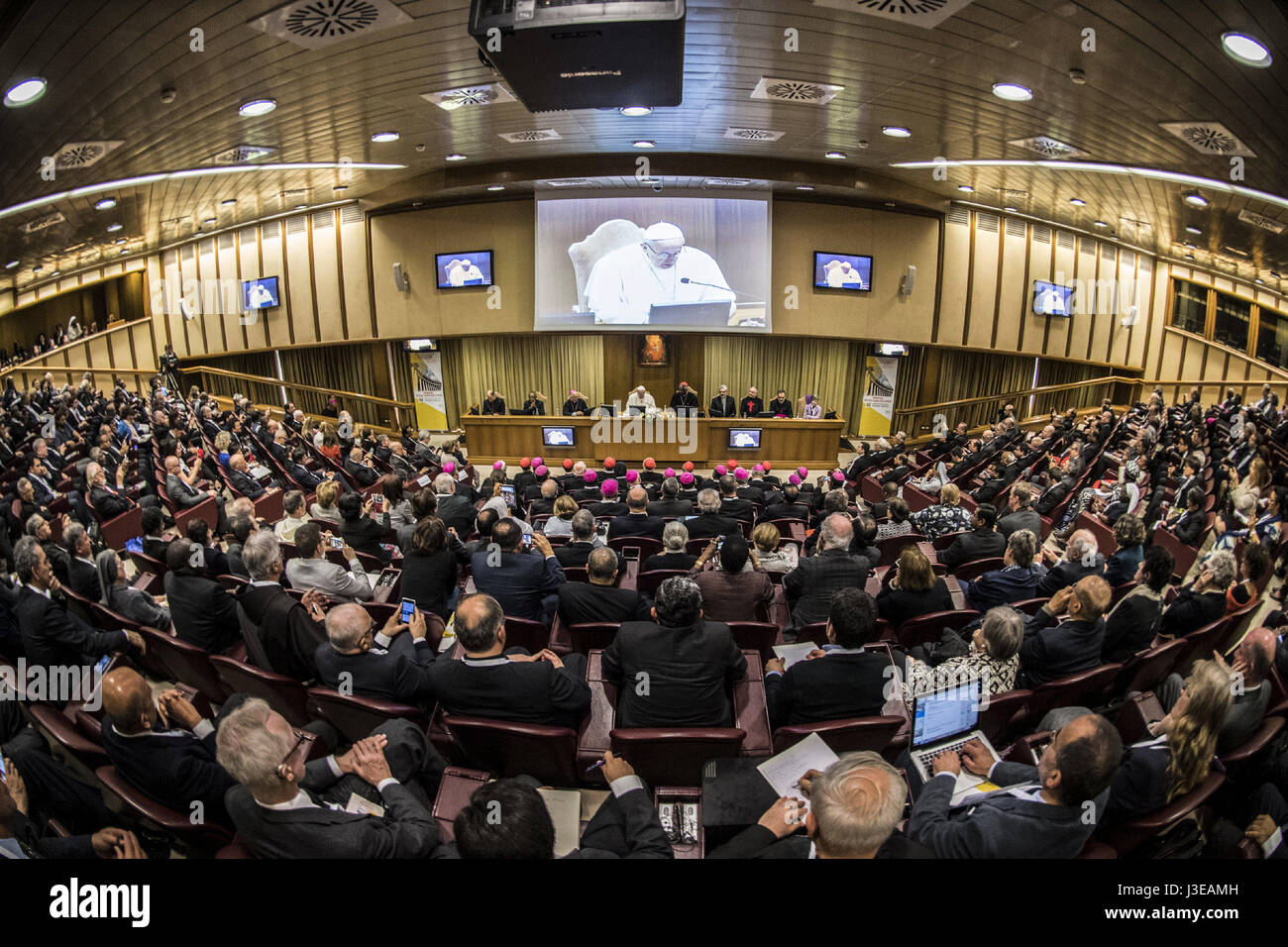 Paul vi audience hall hi-res stock photography and images - Alamy
