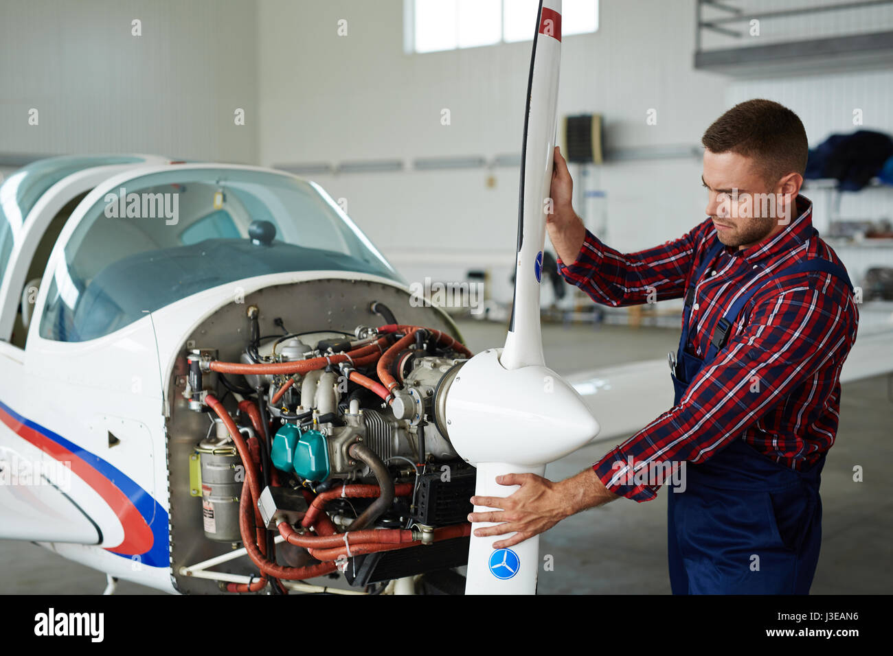 Engineer repairing aircraft engine hi-res stock photography and images ...