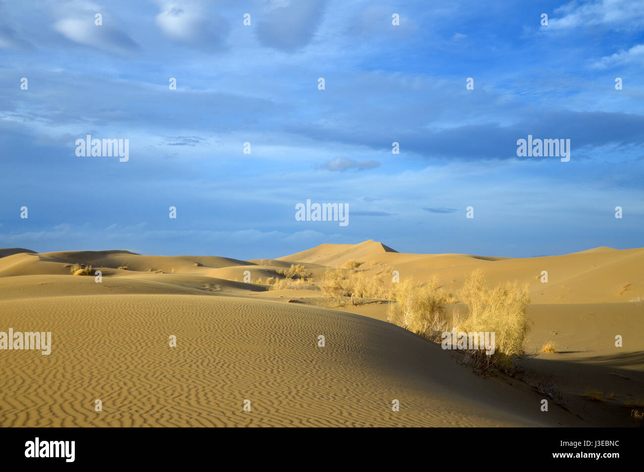 Desert landscape under dramatic sky - Varzaneh desert, Iran Stock Photo ...