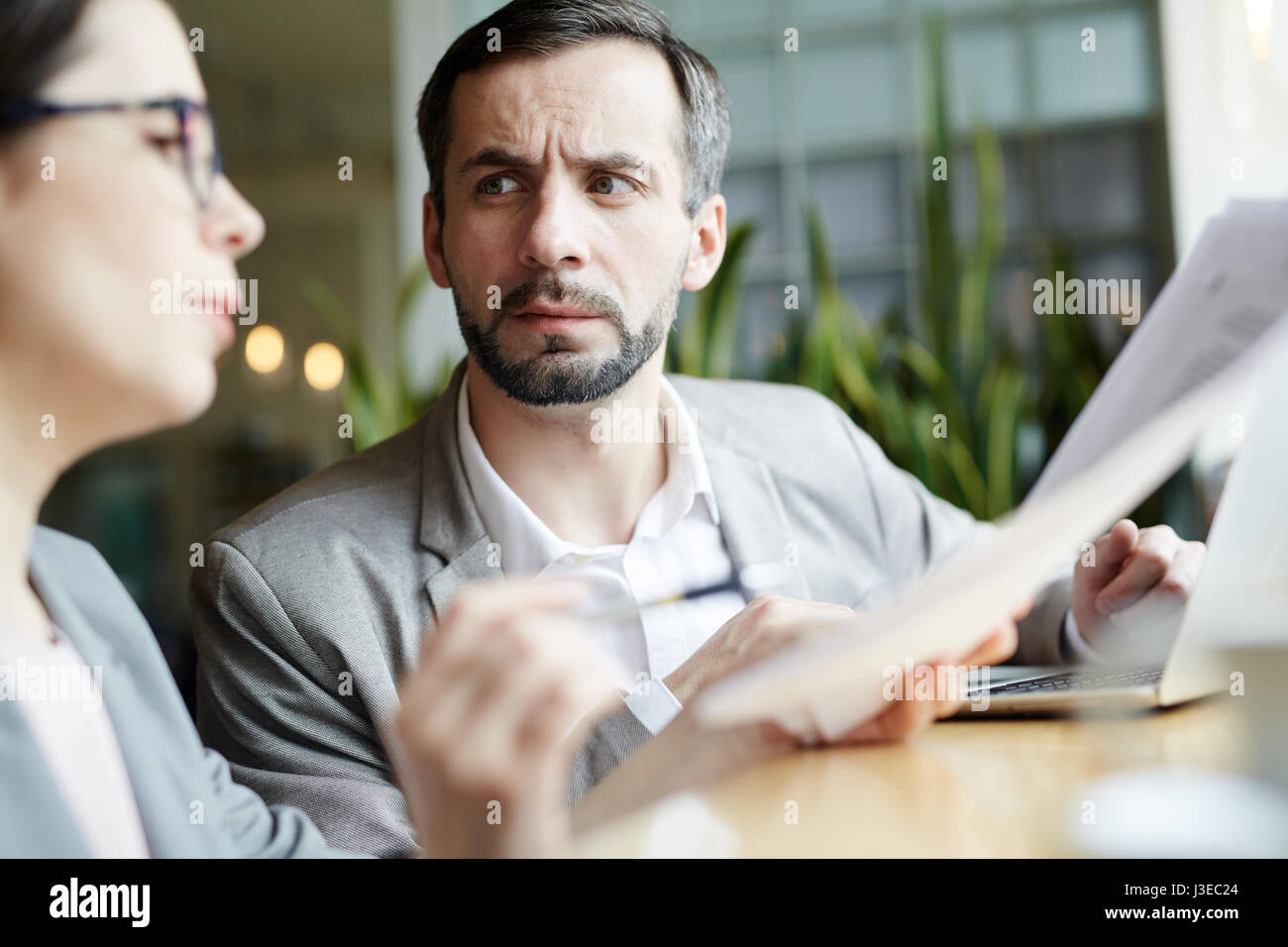 Employee listening hi-res stock photography and images - Alamy