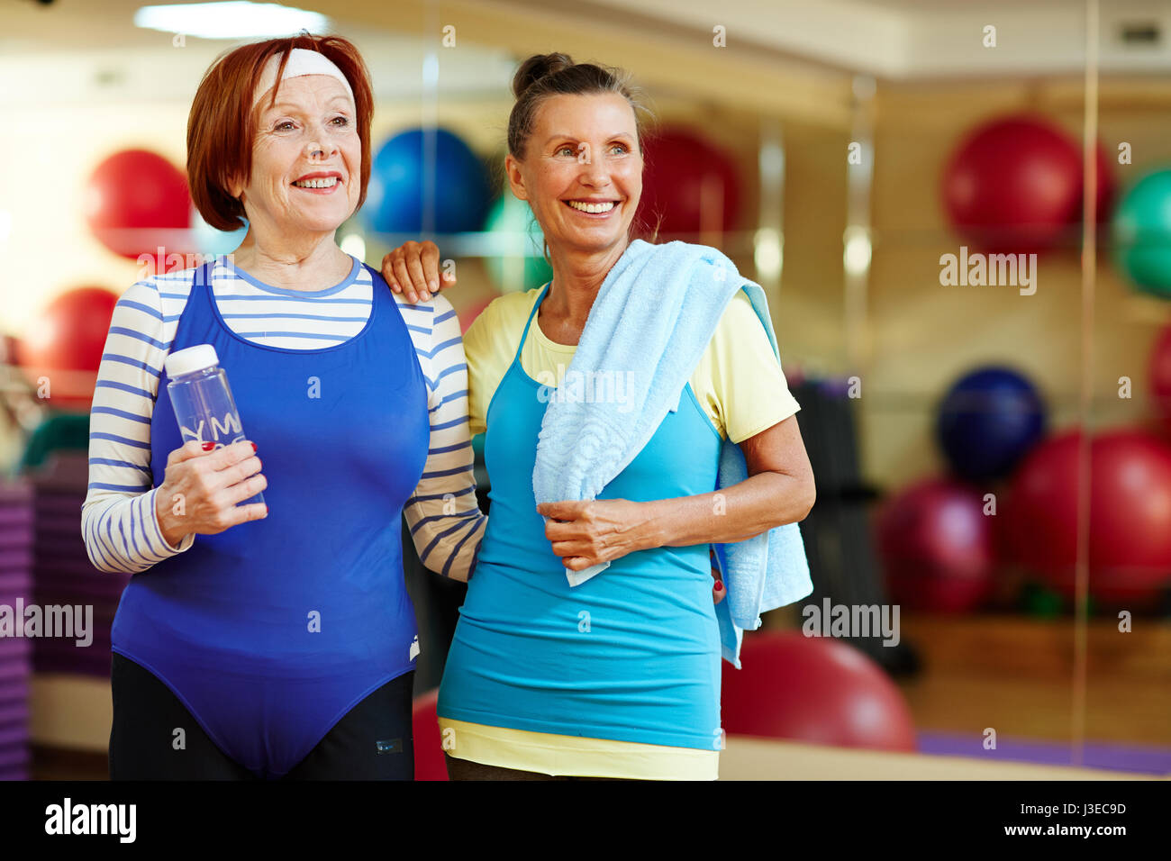 Happy smiley mature woman hi-res stock photography and images - Alamy