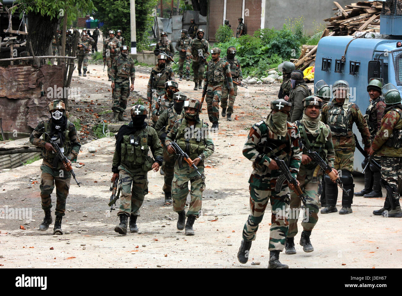 Shopian, India. 04th May, 2017. Security personnel during a cordon and ...