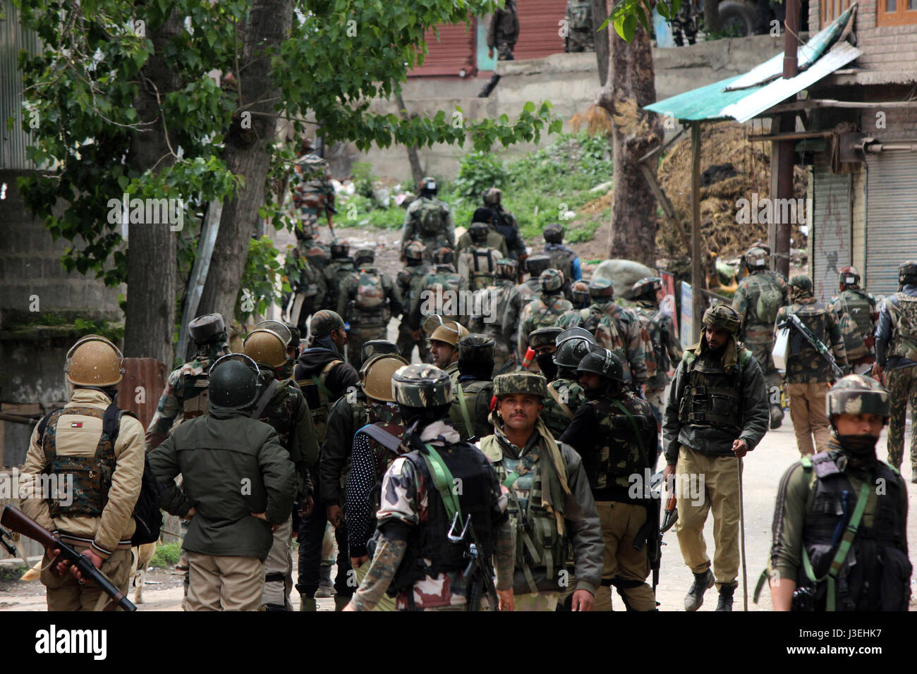 Shopian, India. 04th May, 2017. Security personnel during a cordon and ...
