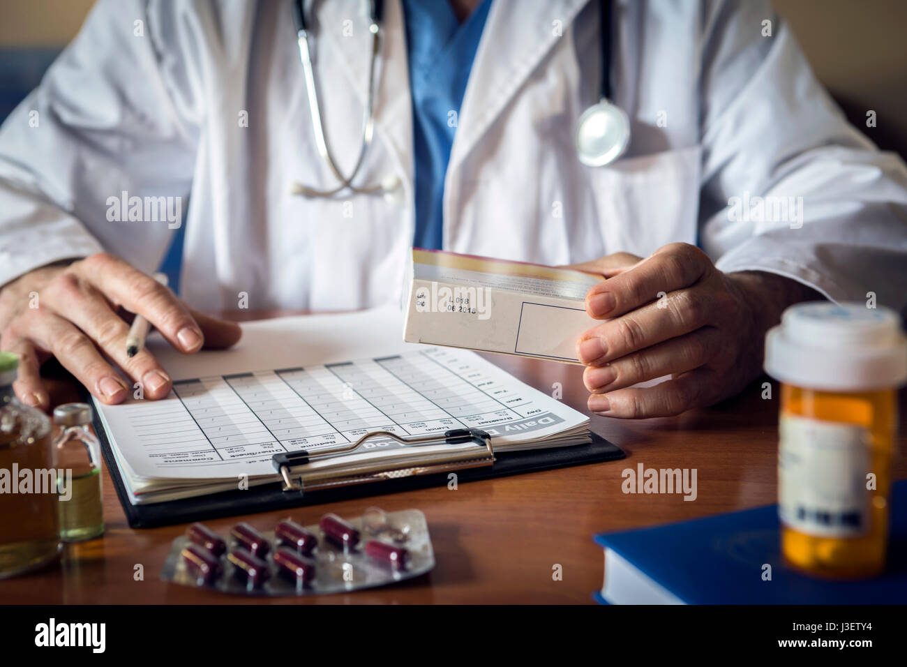 Female doctor computer notes hi-res stock photography and images - Alamy