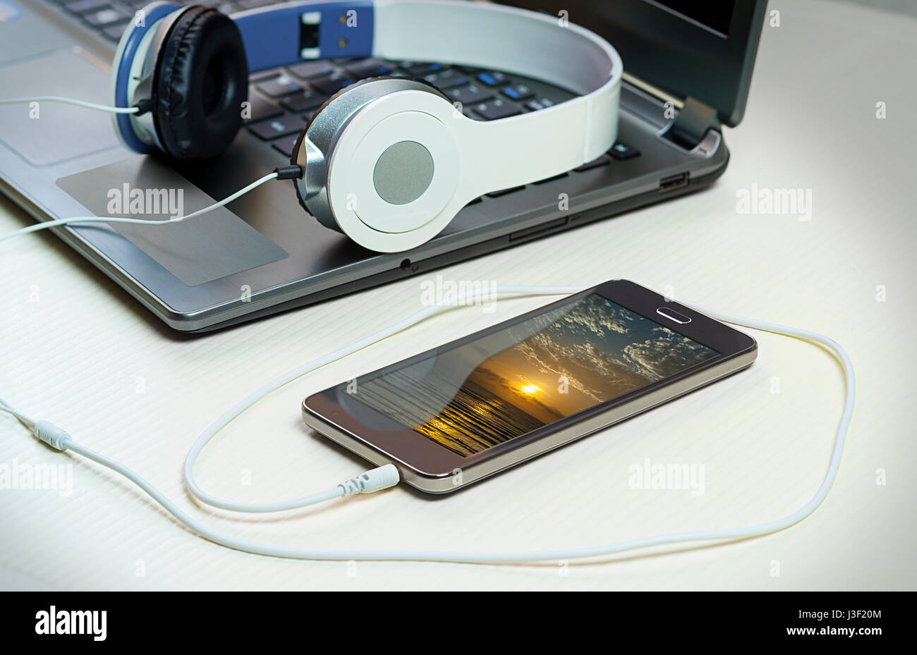 Mobile multimedia hi-res stock photography and images - Alamy