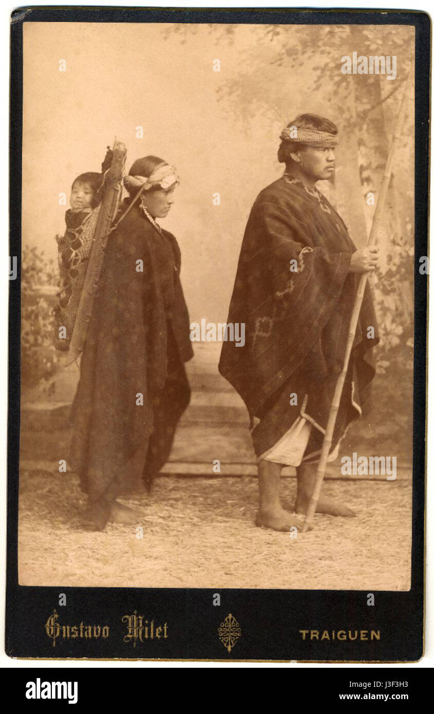Familia mapuche Traiguen 1890 Stock Photo - Alamy