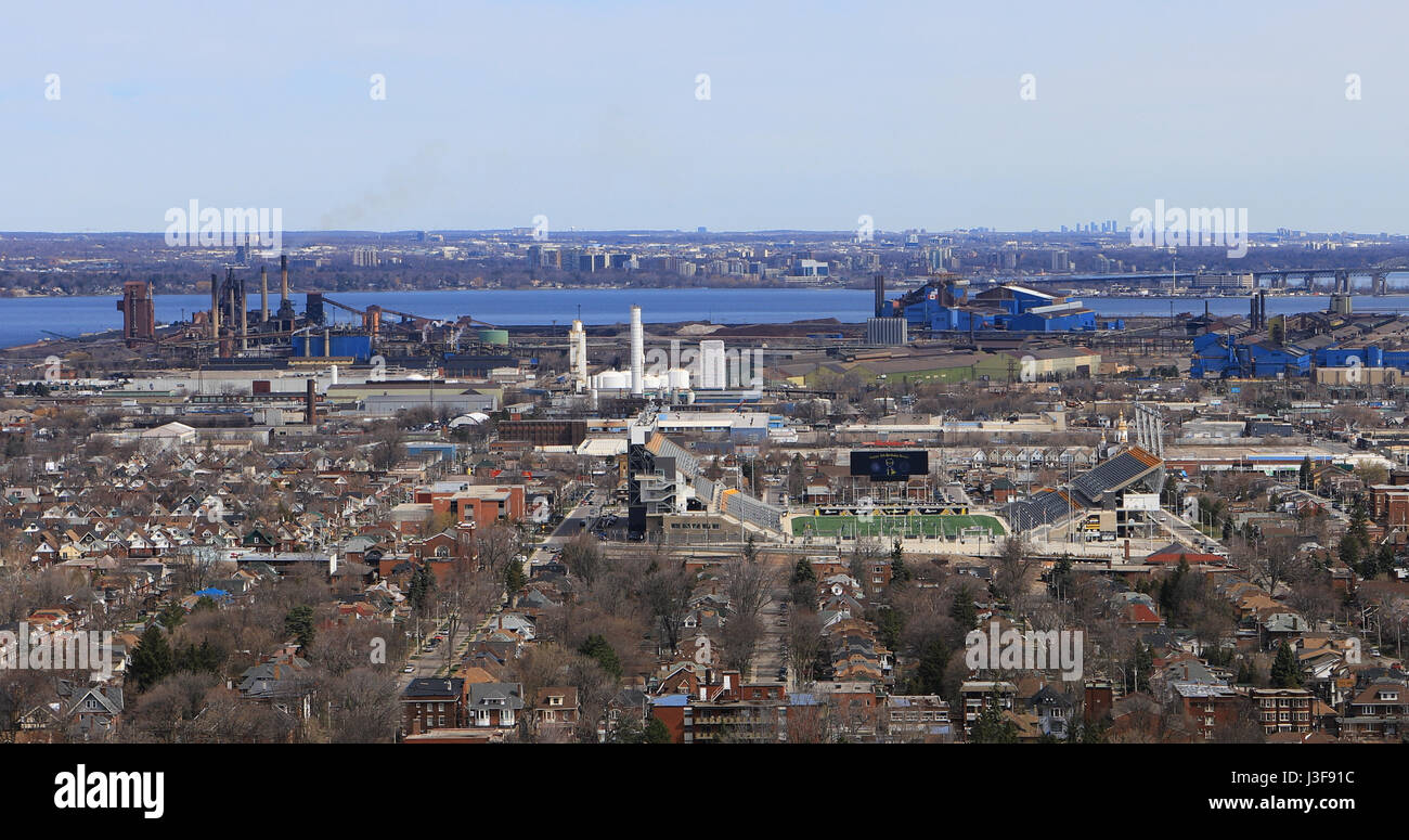 A View of the Hamilton harbour from the Niagara escarpment Stock Photo ...