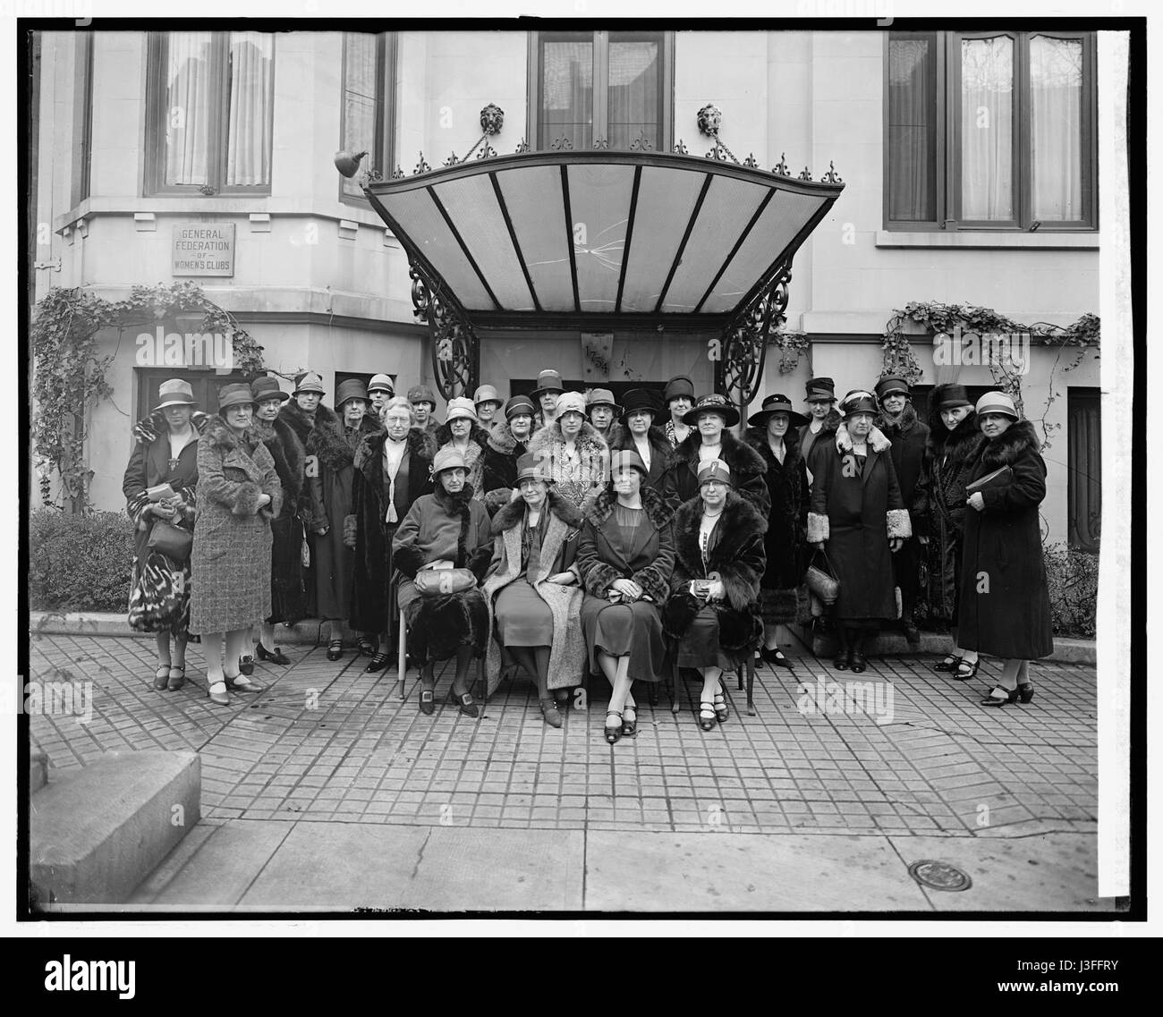 Numerous women Black and White Stock Photos & Images - Alamy