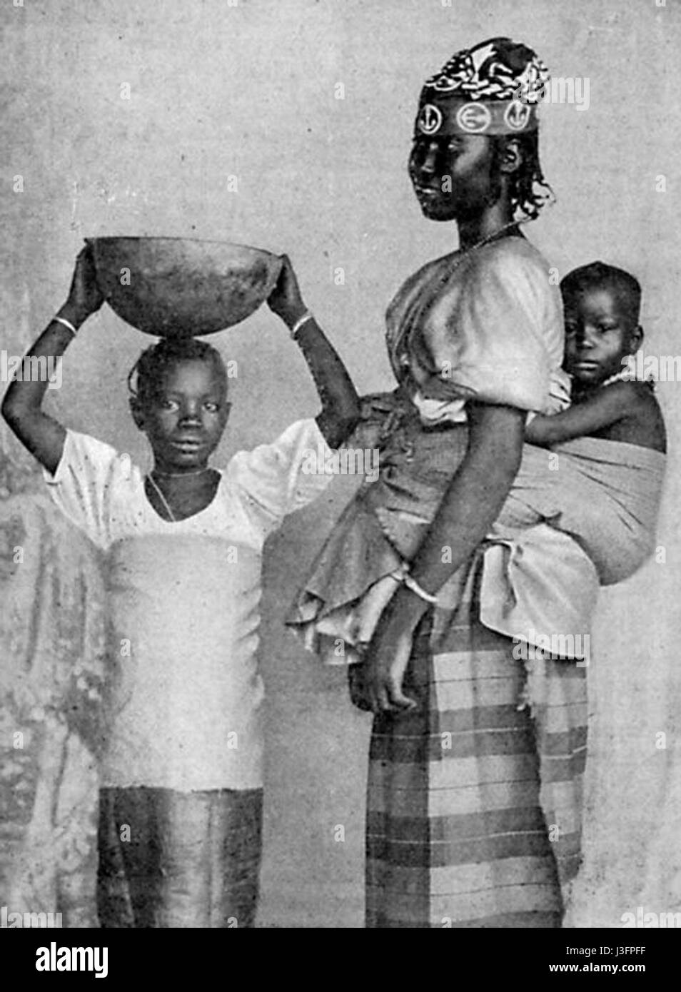 Femme et enfants hi-res stock photography and images - Alamy