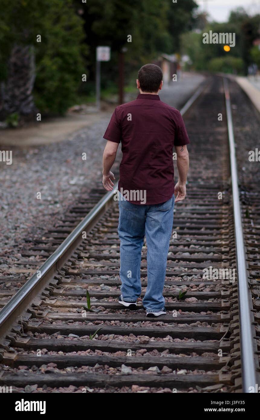 Walking away railroad tracks hi-res stock photography and images - Alamy
