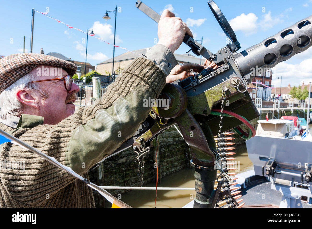 Machine gun handling hi-res stock photography and images - Alamy
