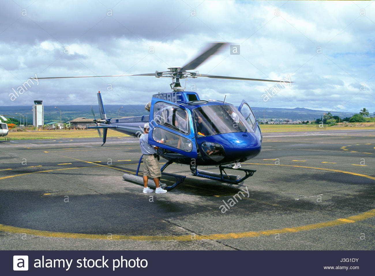 Single Rotor Helicopter High Resolution Stock Photography and Images ...