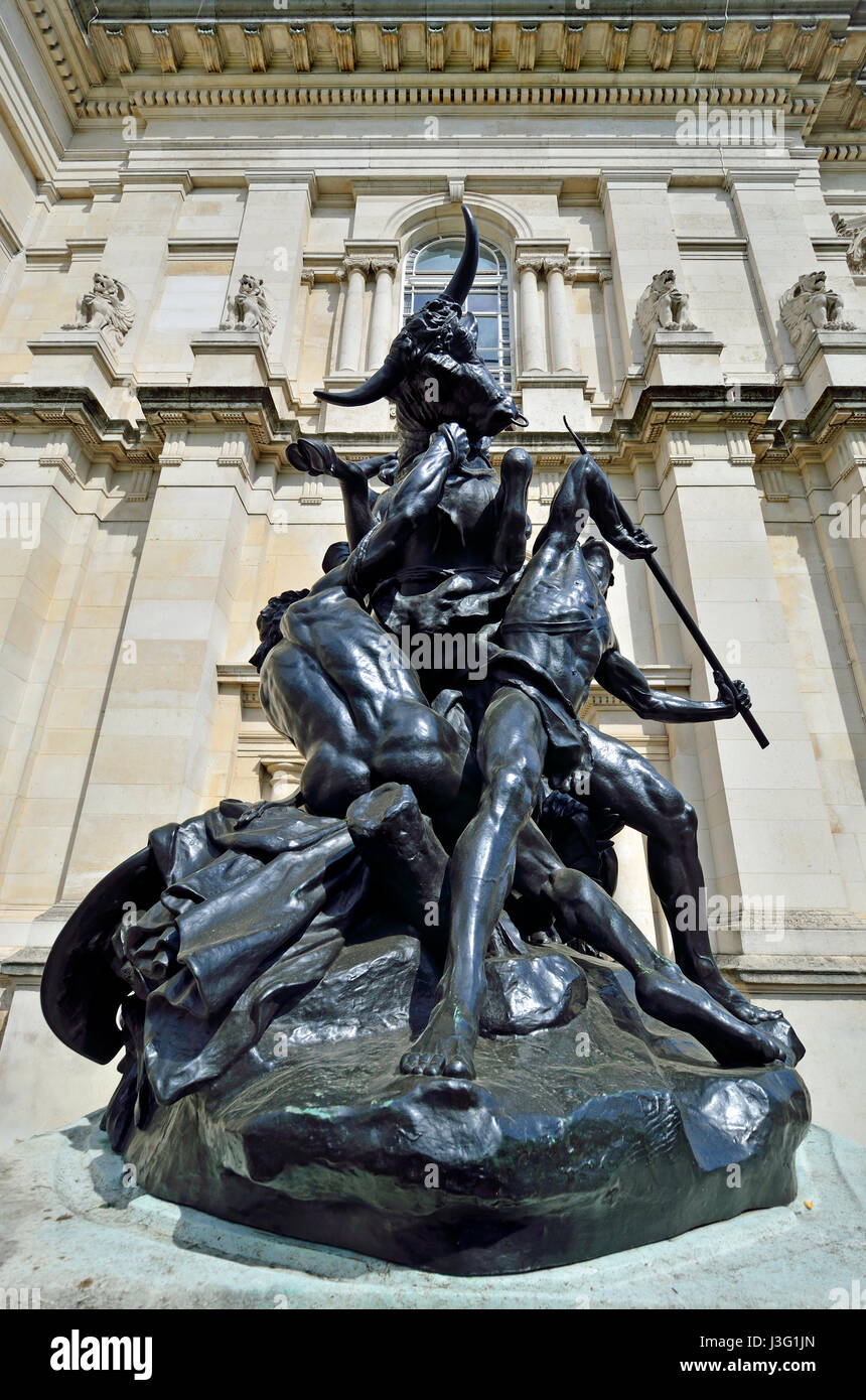 Bronze statue outside tate britain hi-res stock photography and images ...