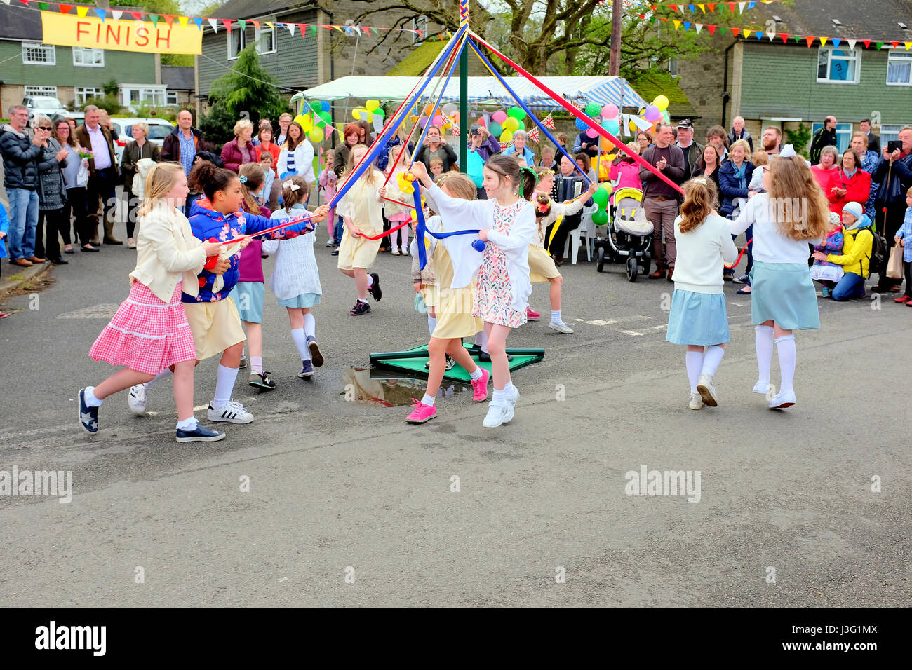Ashover, Derbyshire, UK. May 01, 2017. School children preparing to ...