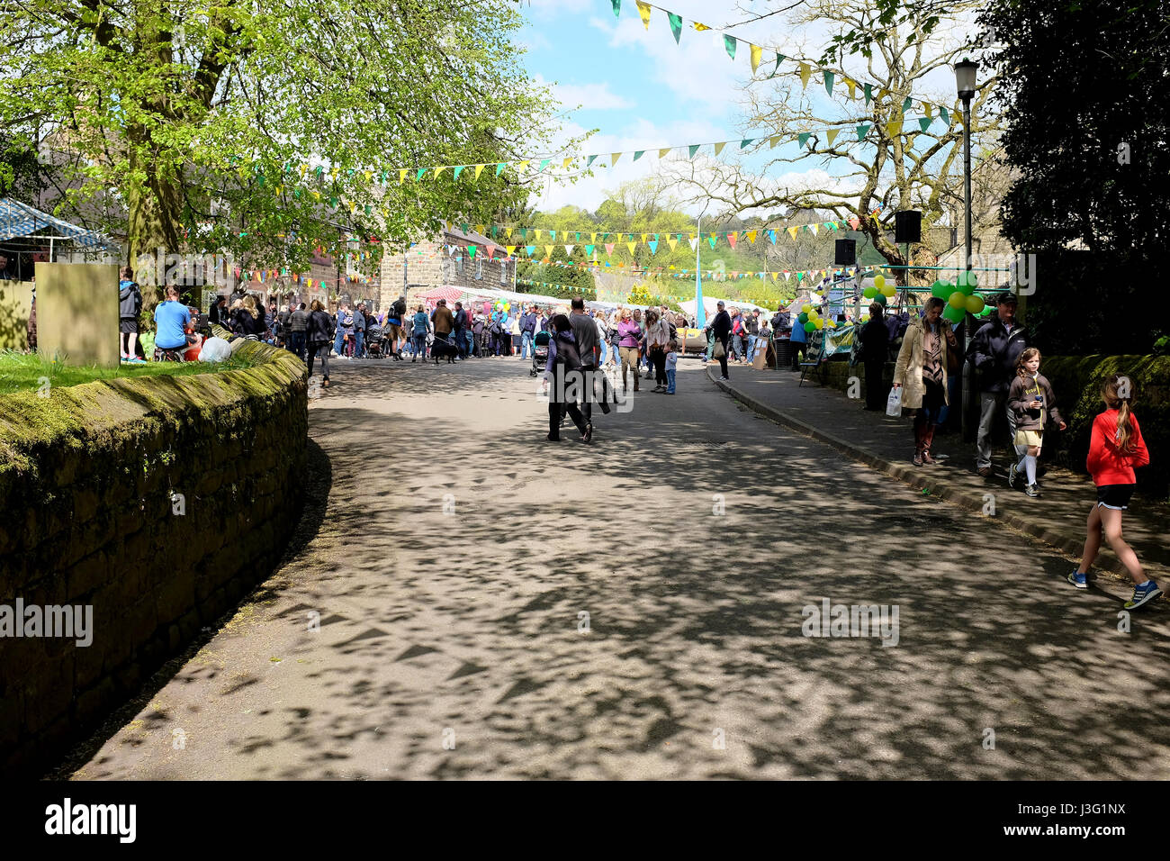 Ashover, Derbyshire, UK. May 01, 2017. School children preparing to ...