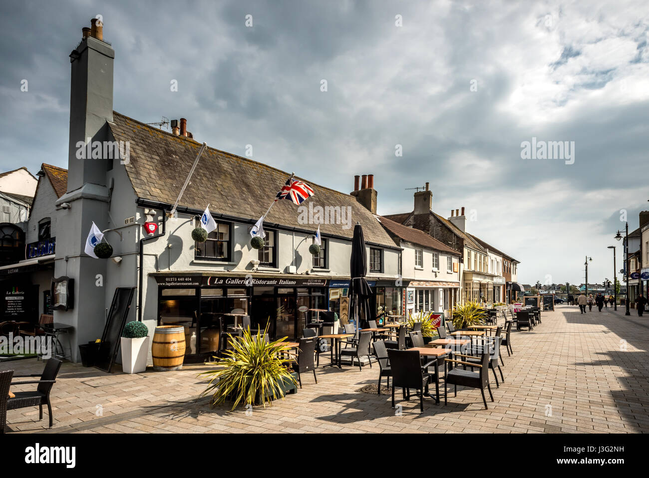 Open-air cafes in East Street, Shoreham Stock Photo - Alamy