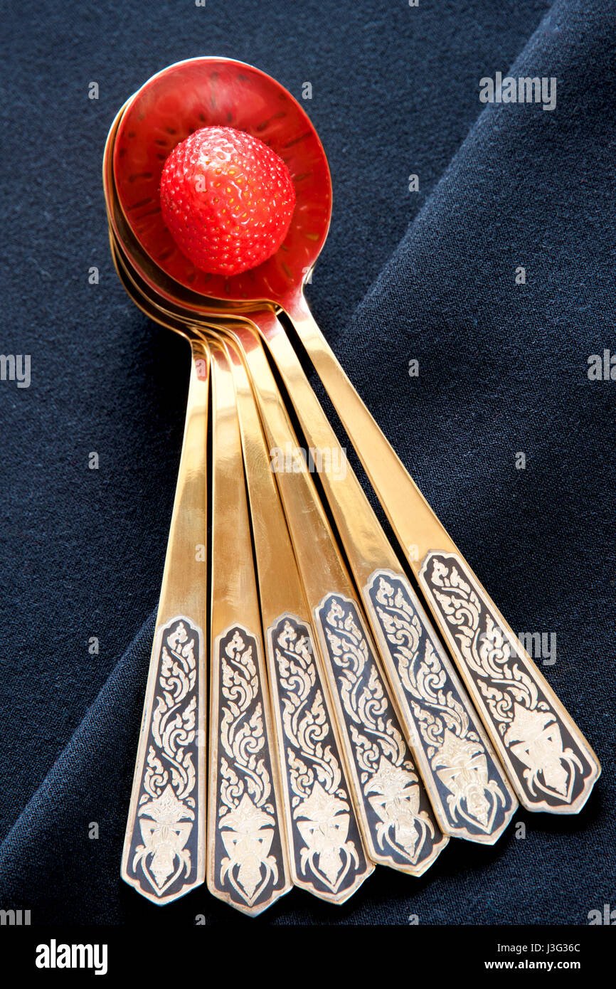 Gold spoons hi-res stock photography and images - Alamy