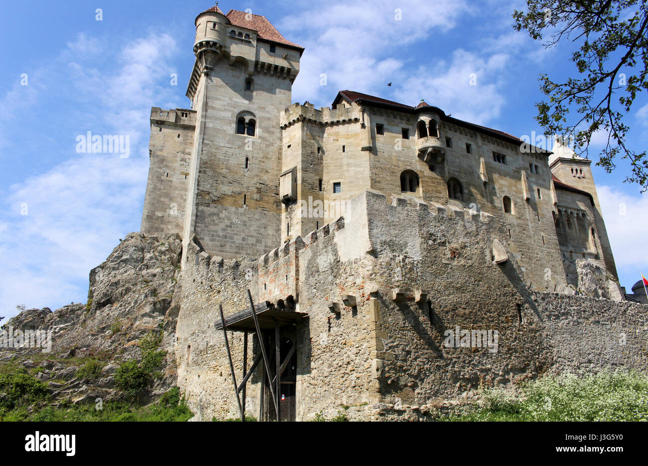 Impressive castle on green hi-res stock photography and images - Alamy