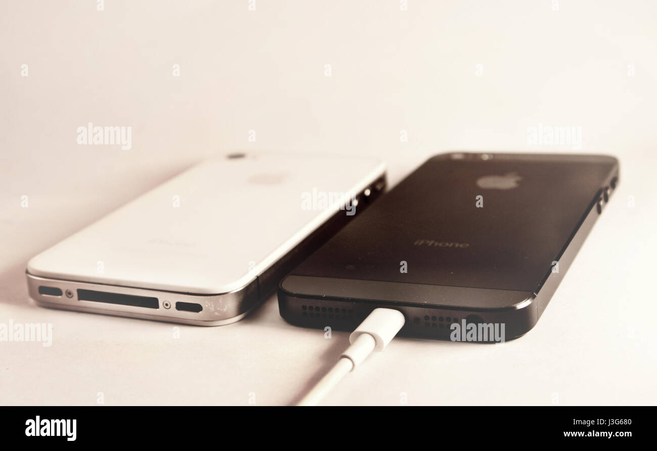 Samsung model phones hi-res stock photography and images - Alamy