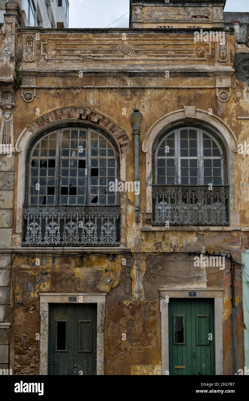 Arched windows outside exterior hi-res stock photography and images - Alamy