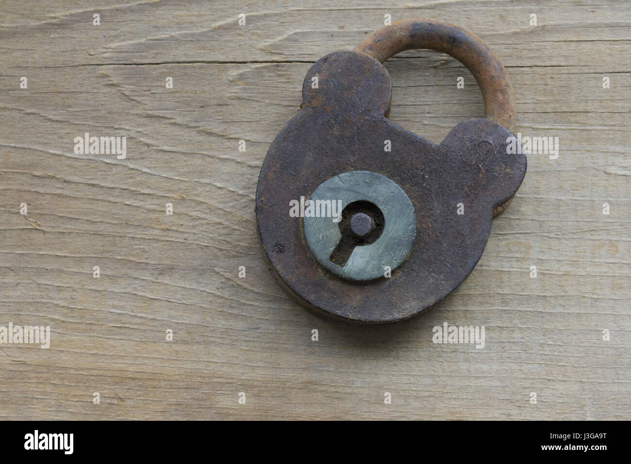 An antique padlock Stock Photo - Alamy