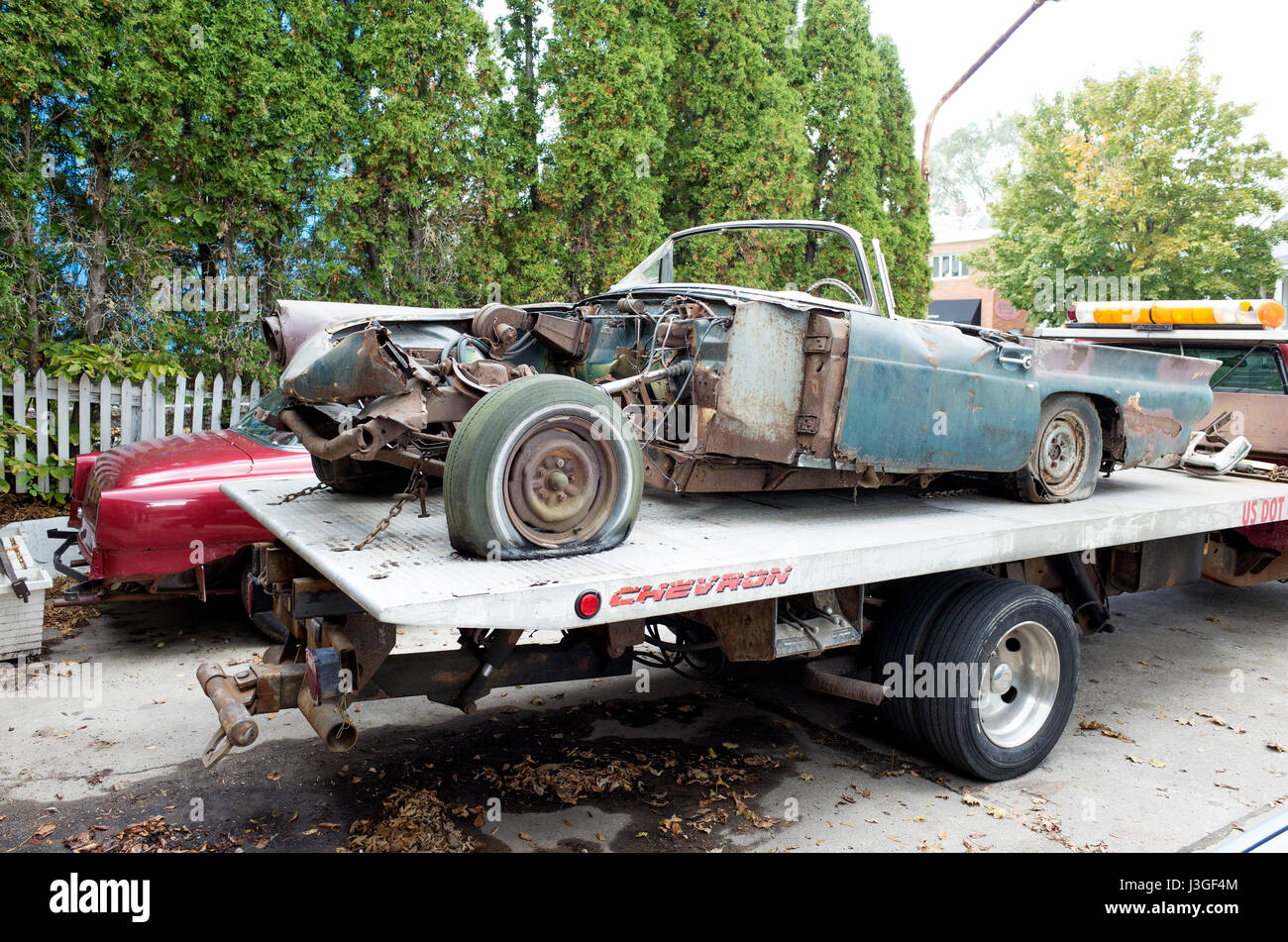 Broken trailer hi-res stock photography and images - Alamy