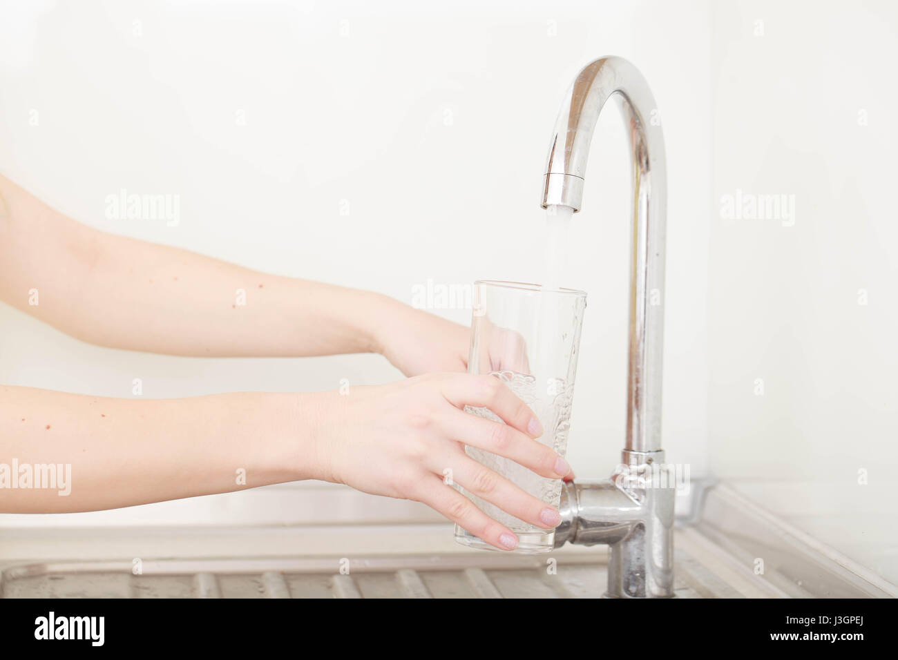 Full sink water hi-res stock photography and images - Alamy