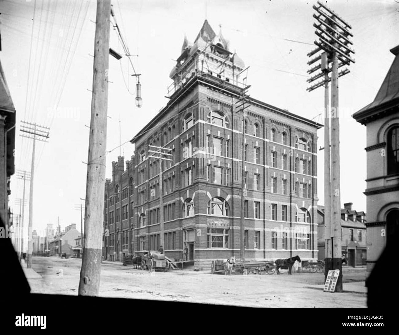 Garland building hi-res stock photography and images - Alamy