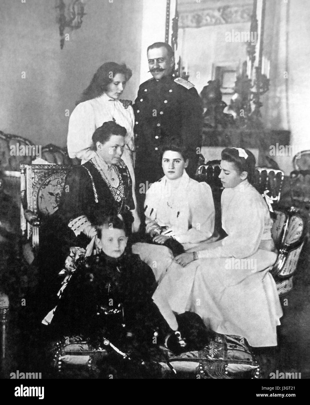 Georg Alexander of Mecklenburg Strelitz with his wife and children ...