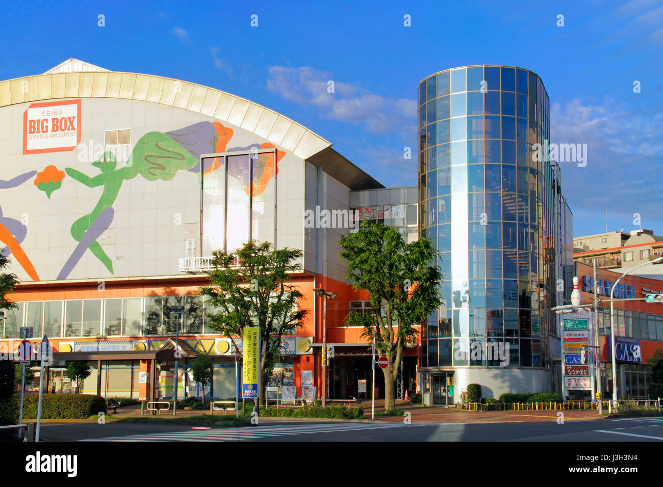 Entertainment complex at tokyo hi-res stock photography and images - Alamy