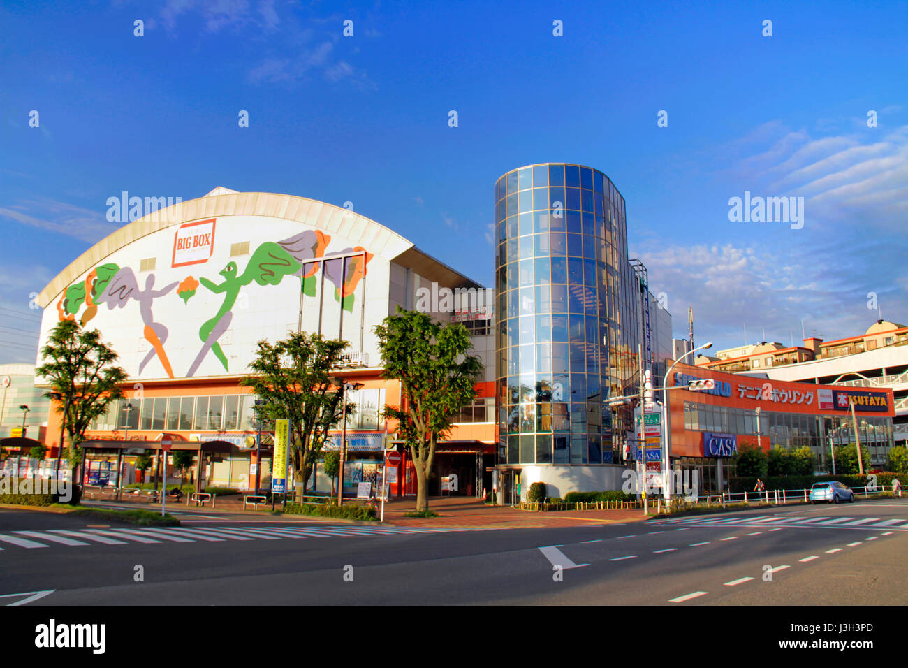 Entertainment complex at tokyo hi-res stock photography and images - Alamy