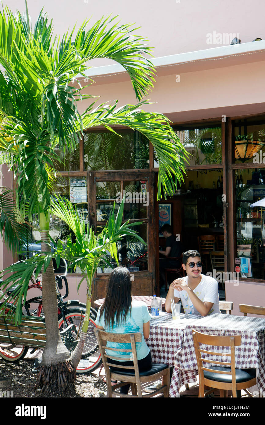 The folie restaurant hi-res stock photography and images - Alamy