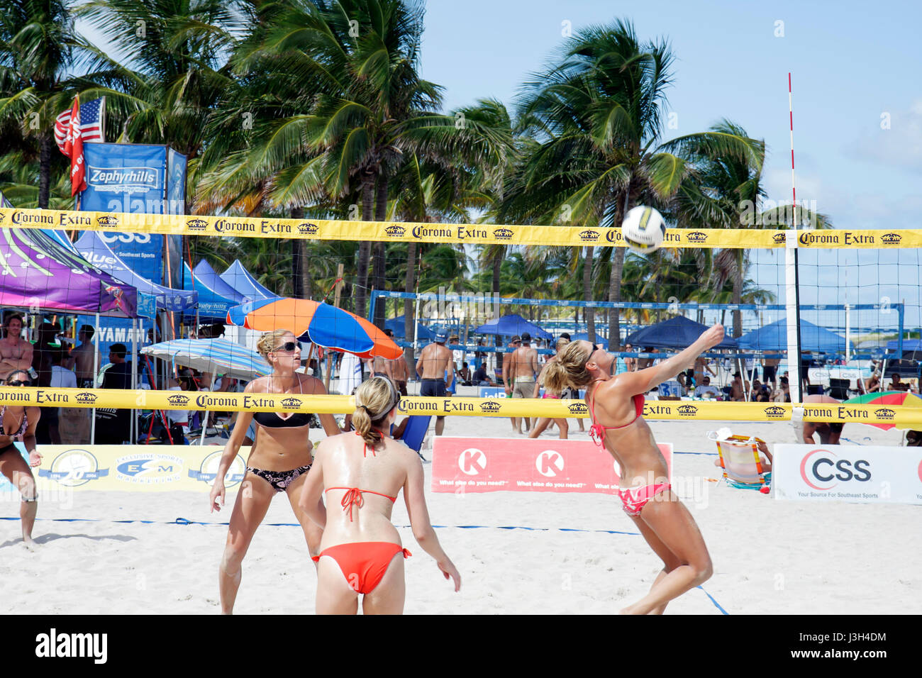 Net and ball hi-res stock photography and images - Alamy