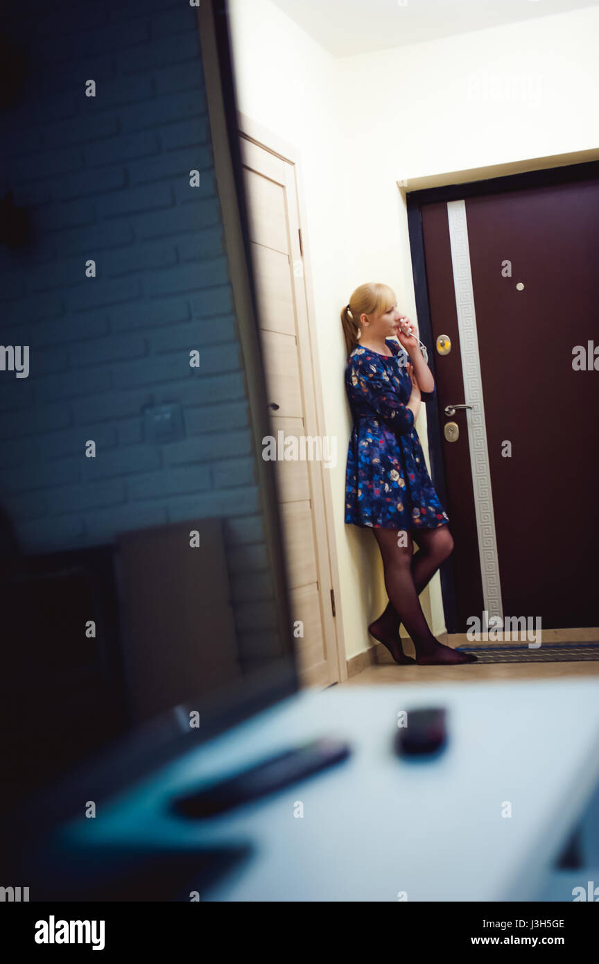 Woman answers door hi-res stock photography and images - Alamy