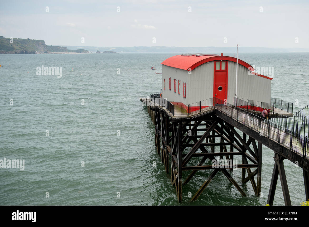 Grand designs lifeboat station hi-res stock photography and images - Alamy