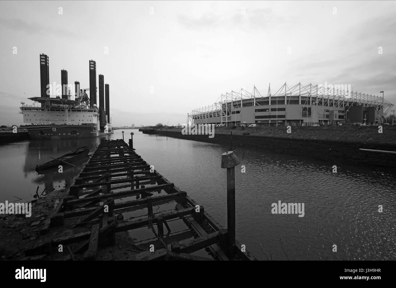 Wind turbine vessel Black and White Stock Photos & Images - Alamy